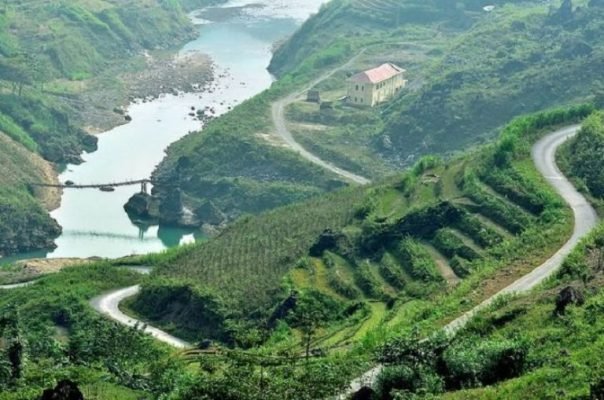 Khám Phá Vẻ Đẹp Nguyên Sơ Tại Cửa Khẩu Săm Pun Hà Giang